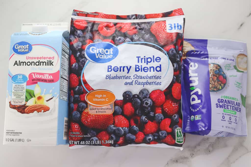 Low-Calorie Berry Smoothie - Skinny Comfort